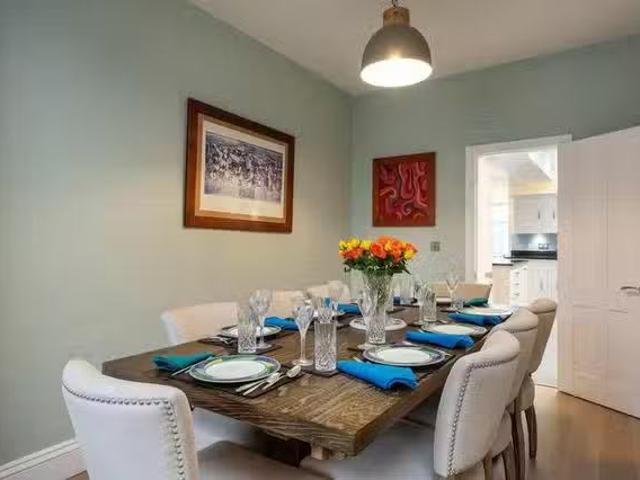 Deal! 4 BR Grosvenor Avenue