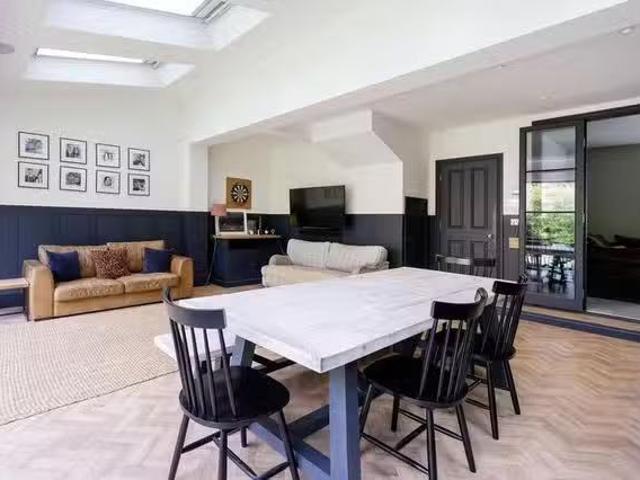 Just in! 4 BR Hampton Road