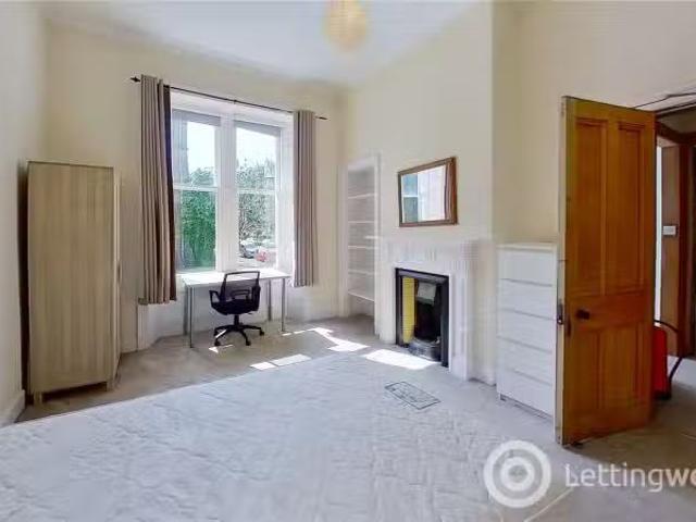 New 4 BR Property to rent in 1f1 Warrender Park Road, Edinbu.
