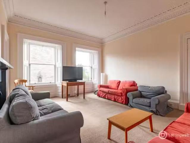 Charming 4 BR Property to rent in Lutton Place, Edinburgh, EH8.