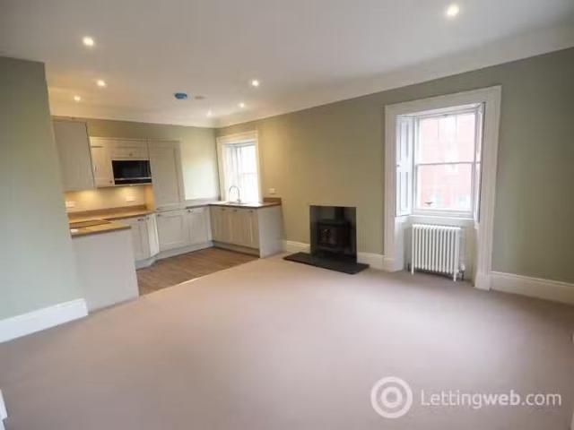 For Rent! 4 BR Property to rent in Victoria Road, North Berwic.
