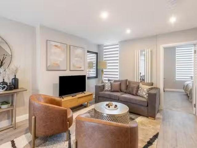 Unique 4 BR Tremadoc Rd