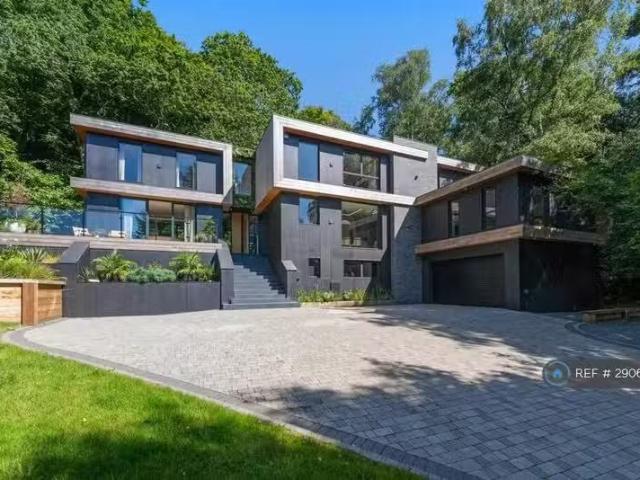 For Rent! 5 BA 5 bedroom detached house for rent in Park Homer.