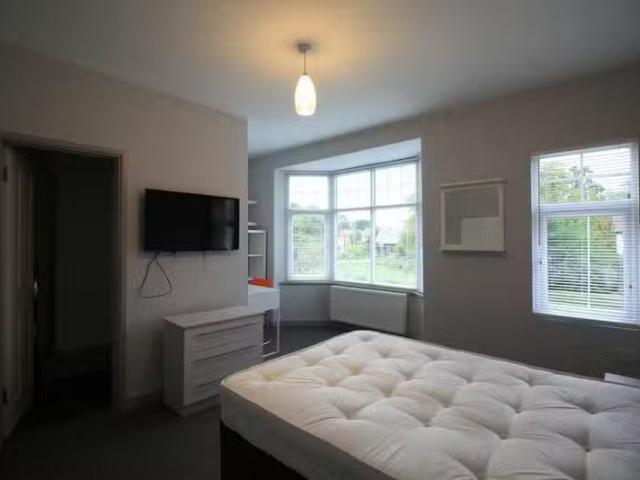 Charming 5 BA 5 bedroom house share for rent in Brook Lane, Ch.