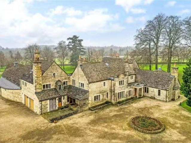 Unique 5 BA 6 bedroom detached house for rent in Bagendon, Cir.
