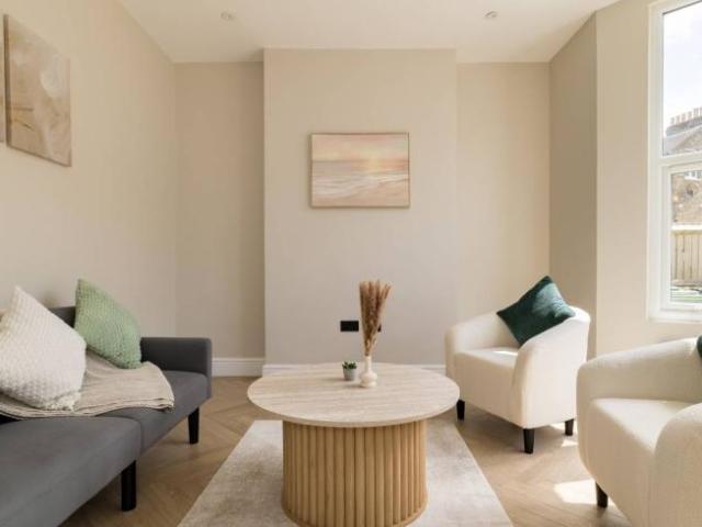 For Rent 5 Bedroom Apartment London London DS102755680