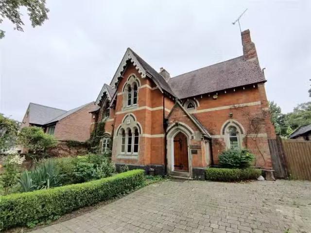 Deal! 5 bedroom detached house for rent in Ampton Road, Birmin.