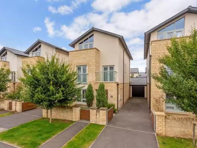 Unique 5 bedroom detached house for rent in Granville Road Bat.