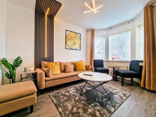 For Rent 5 Bedroom House Coventry Coventry DLS88952375