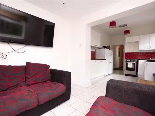 Nice 5 bedroom house for rent in Oak Tree Lane, Selly Oak, Bir.