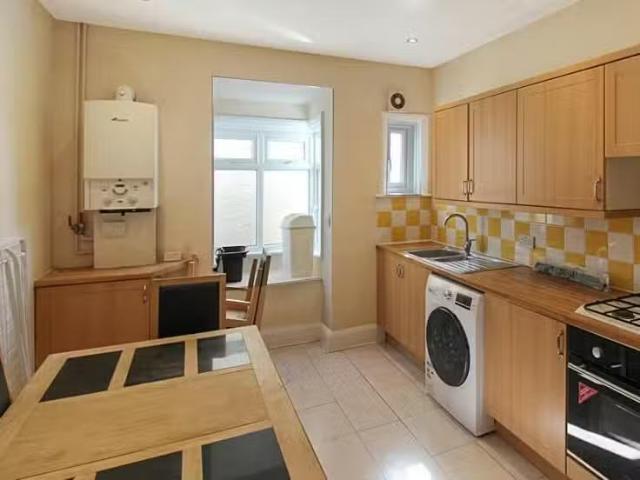 New 5 bedroom maisonette for rent in 5 Bed Student Maisonette.