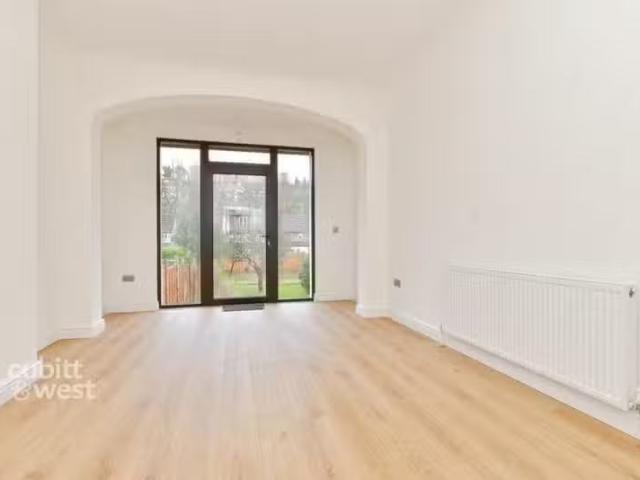 Deal! 5 bedroom semi detached house for rent in Dale Road Purl.