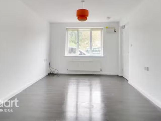 Unique 5 bedroom semi detached house for rent in Oyster Row, C.