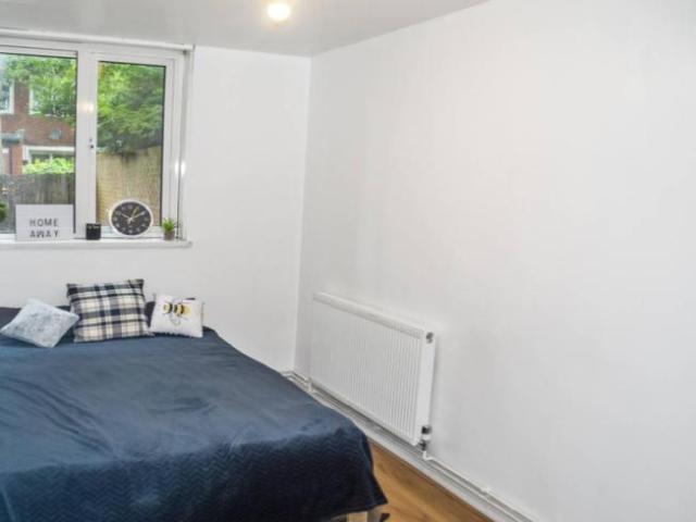 For Rent 5 Bedroom Shared Living/roommate London London DLS101372357
