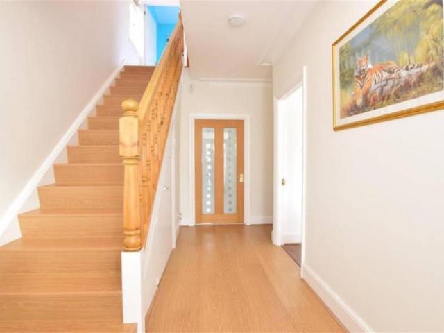 For Rent 5 Bedroom Shared Living/roommate London London DLS101809072