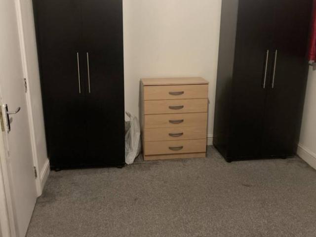 For Rent 5 Bedroom Shared Living/roommate London London DLS101819558