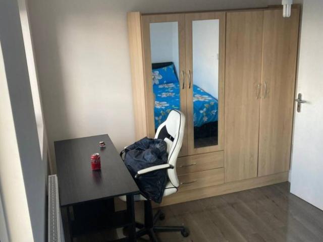 For Rent 5 Bedroom Shared Living/roommate London London DLS101819686