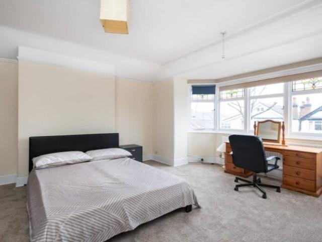 For Rent 5 Bedroom Shared Living/roommate London London DLS101837105