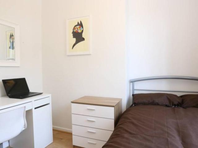 For Rent 5 Bedroom Shared Living/roommate London London DLS101850696