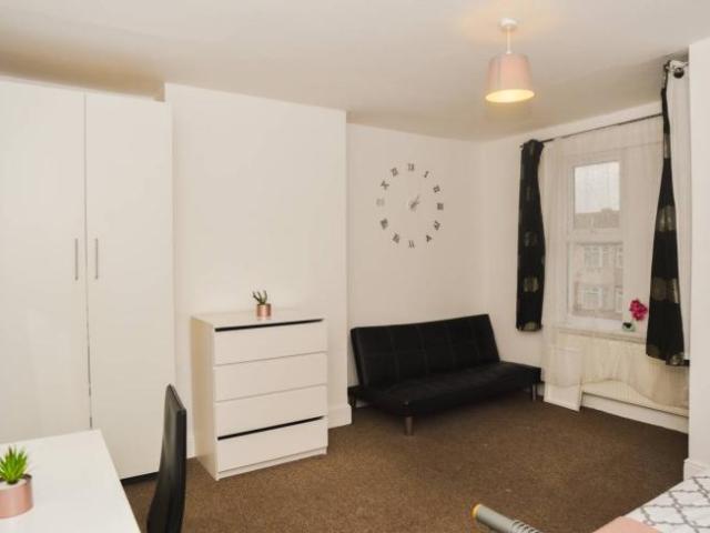 For Rent 5 Bedroom Shared Living/roommate London London DLS101853486