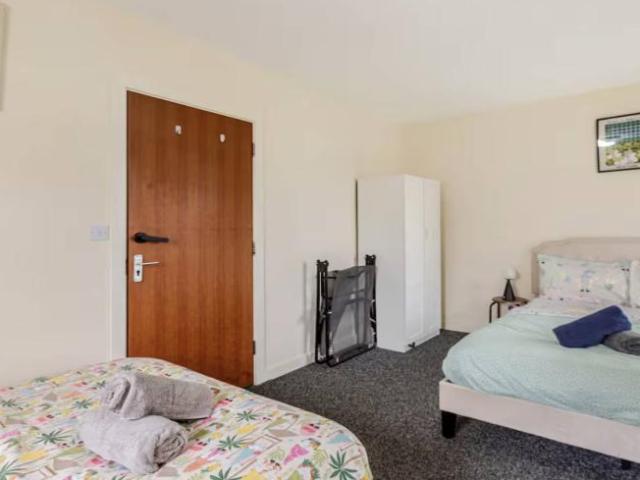 For Rent 5 Bedroom Shared Living/roommate London London DLS102852928