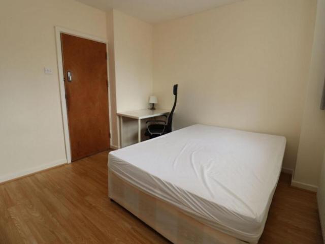 For Rent 5 Bedroom Shared Living/roommate London London DLS90559403