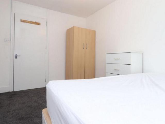 For Rent 5 Bedroom Shared Living/roommate London London DLS90559430