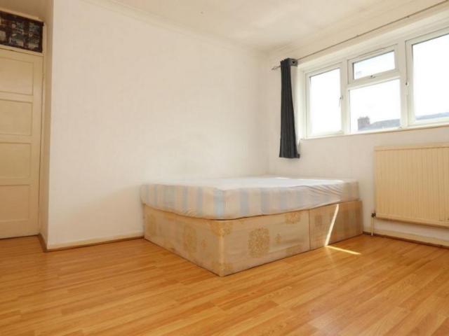 For Rent 5 Bedroom Shared Living/roommate London London DLS90559485
