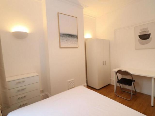For Rent 5 Bedroom Shared Living/roommate London London DLS90559571