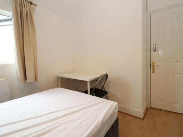 For Rent 5 Bedroom Shared Living/roommate London London DLS90559572