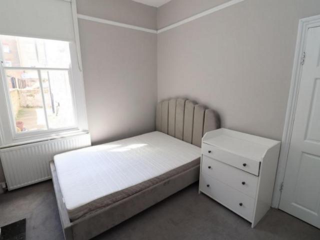 For Rent 5 Bedroom Shared Living/roommate London London DLS90559731
