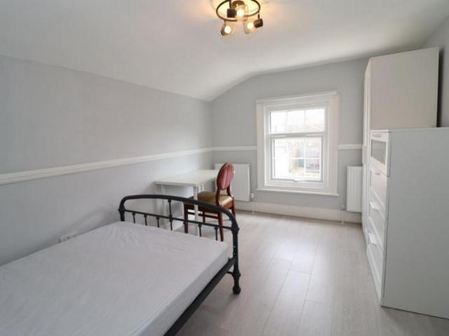 For Rent 5 Bedroom Shared Living/roommate London London DLS90559821