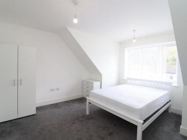 For Rent 5 Bedroom Shared Living/roommate London London DLS90559841
