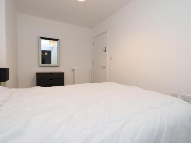 For Rent 5 Bedroom Shared Living/roommate London London DLS90559957