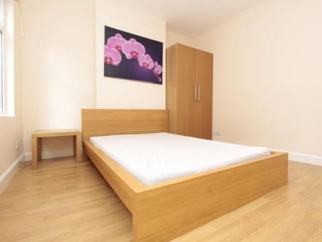 For Rent 5 Bedroom Shared Living/roommate London London DLS90559977