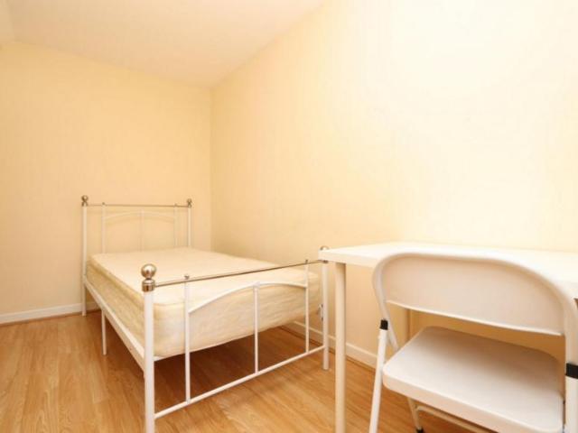 For Rent 5 Bedroom Shared Living/roommate London London DLS90559353