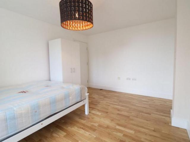 For Rent 5 Bedroom Shared Living/roommate London London DLS90559385
