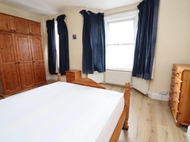 For Rent 5 Bedroom Shared Living/roommate London London DLS90560712
