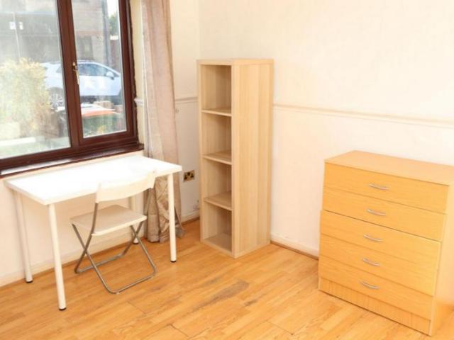 For Rent 5 Bedroom Shared Living/roommate London London DLS90560103