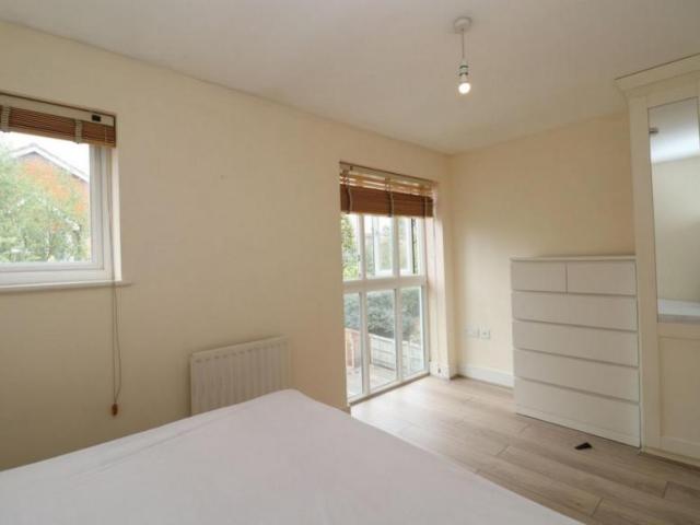 For Rent 5 Bedroom Shared Living/roommate London London DLS90560156