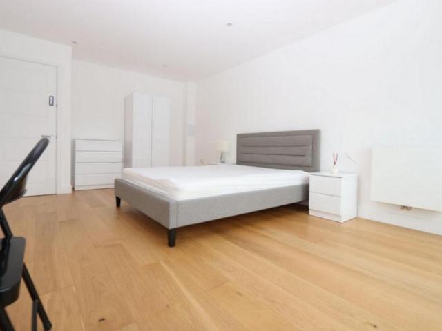For Rent 5 Bedroom Shared Living/roommate London London DLS90560213