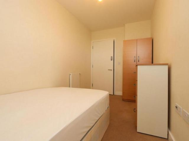For Rent 5 Bedroom Shared Living/roommate London London DLS90560218