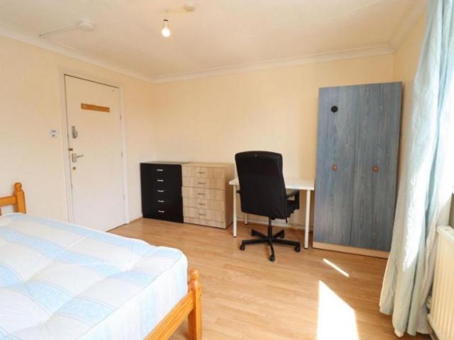 For Rent 5 Bedroom Shared Living/roommate London London DLS90560340