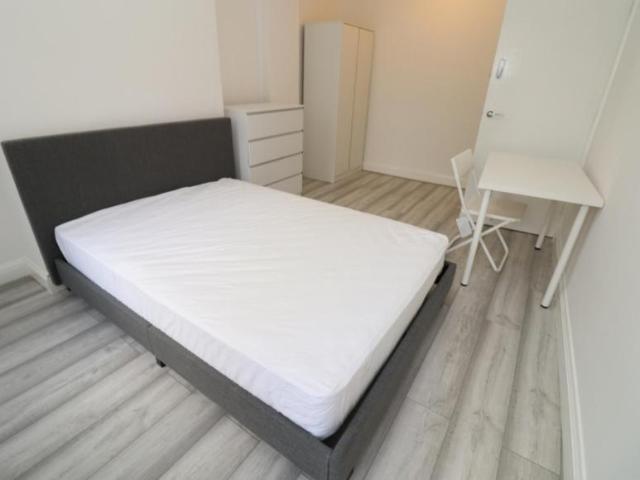 For Rent 5 Bedroom Shared Living/roommate London London DLS90561808