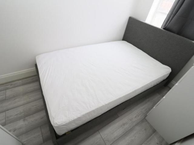 For Rent 5 Bedroom Shared Living/roommate London London DLS90561859