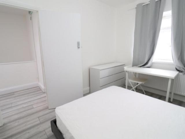 For Rent 5 Bedroom Shared Living/roommate London London DLS90561860