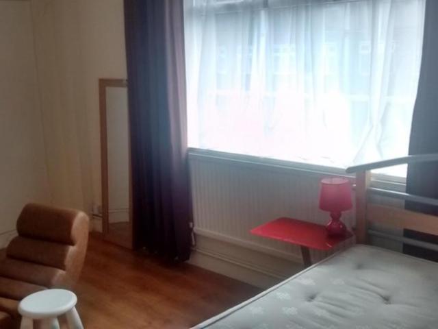 For Rent 5 Bedroom Shared Living/roommate London London DLS90562916