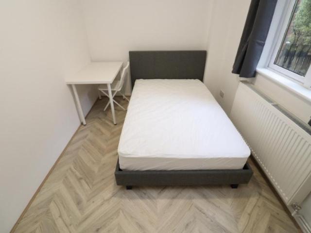 For Rent 5 Bedroom Shared Living/roommate London London DLS90562038