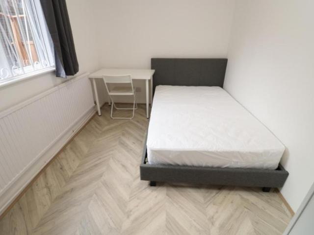 For Rent 5 Bedroom Shared Living/roommate London London DLS90562039
