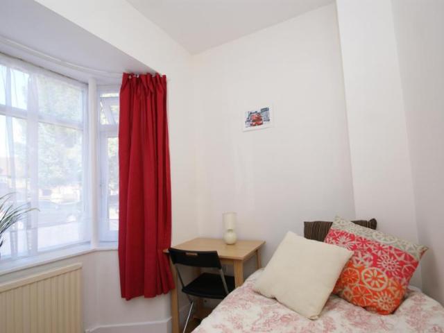 For Rent 5 Bedroom Shared Living/roommate London London DLS90562074